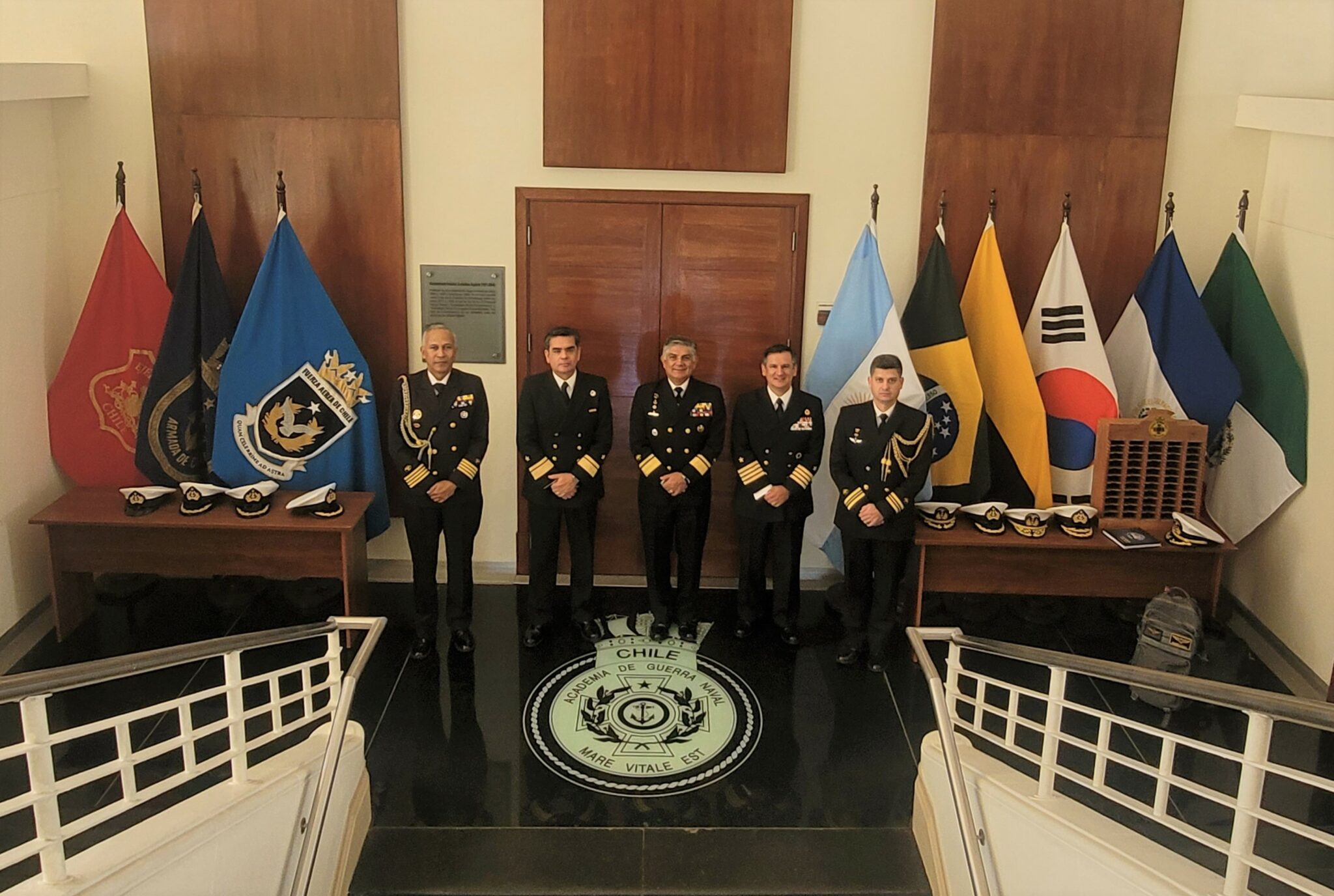 VISITA DELEGACIÓN ARMADA DEL ECUADOR – Academia de Guerra Naval